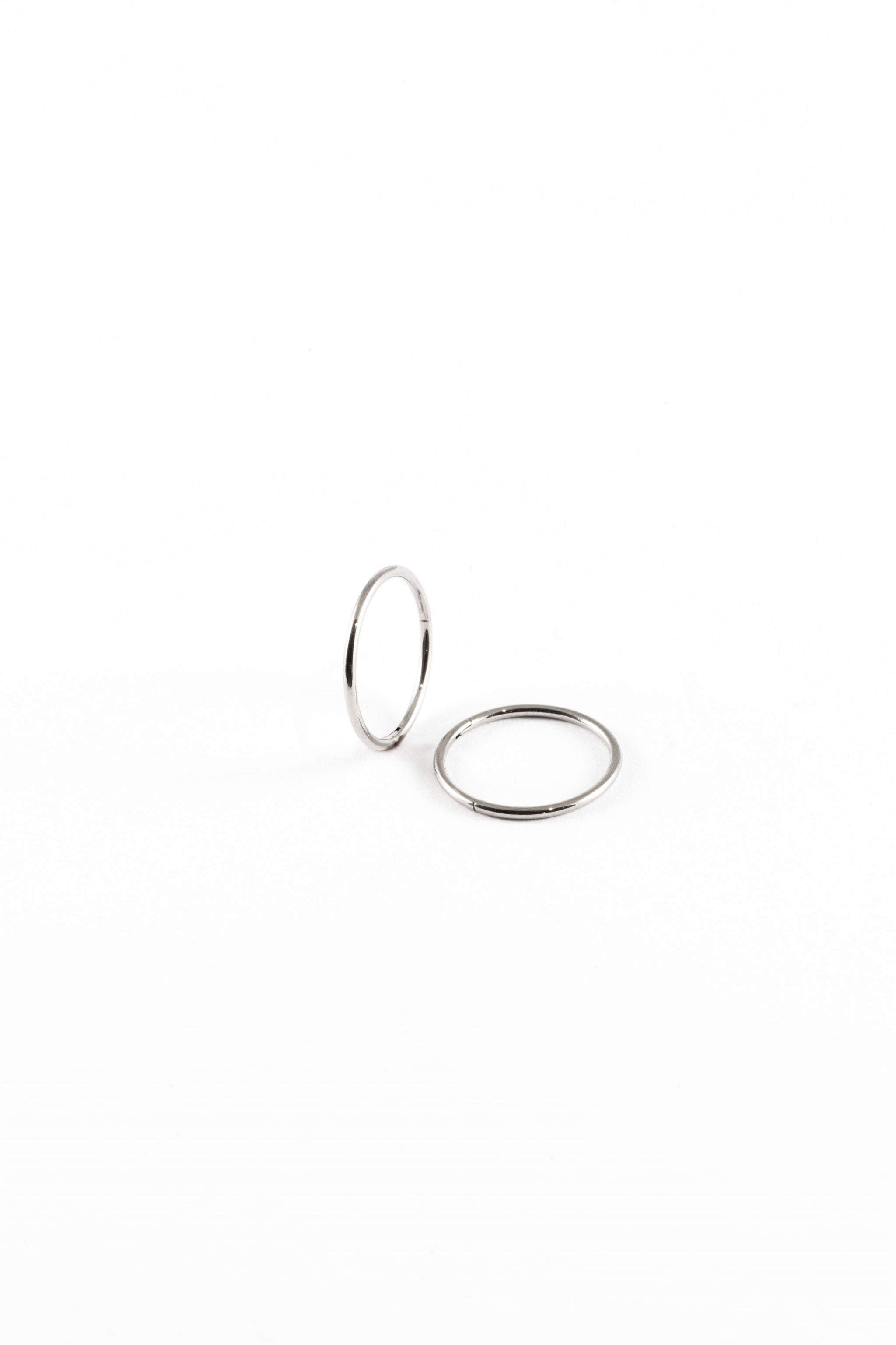 10MM TITANIUM SLEEPER HOOPS