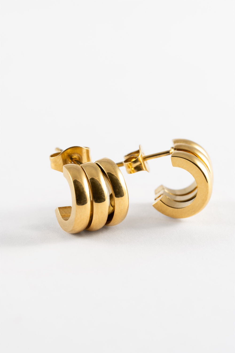 WATERPROOF GOLD WIDE RIBBED LOBE EARRINGS