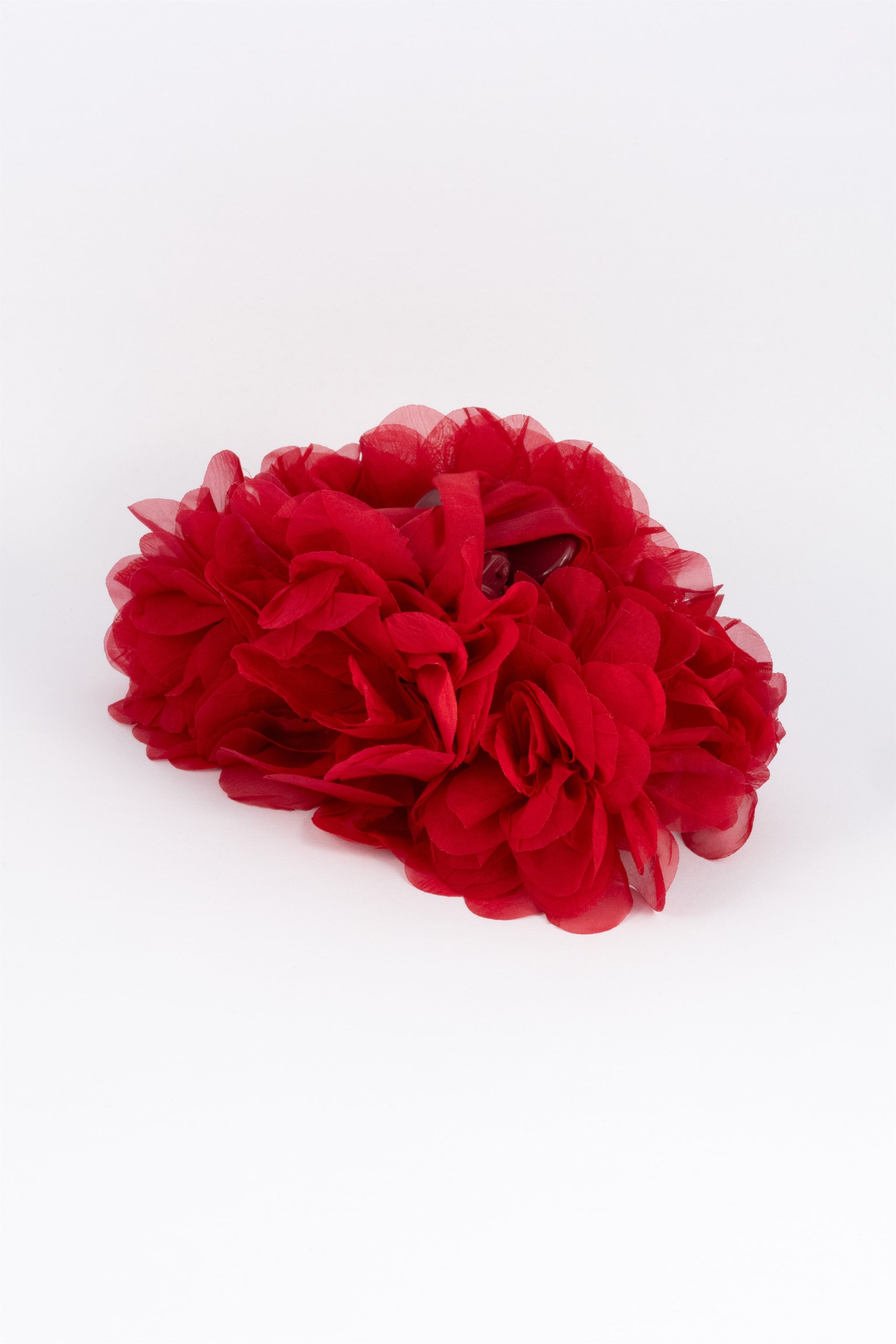 RED TRIPLE FLOWER FABRIC HAIR CLAW
